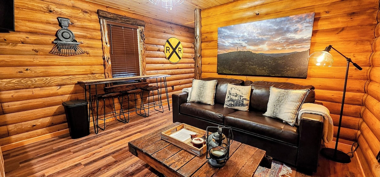 Music Mountain Retreat Cabin A - Mid-America Science Museum