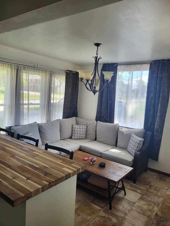 Kadias Place-the One With The Pool Table & Tvs - Cedar Rapids, IA