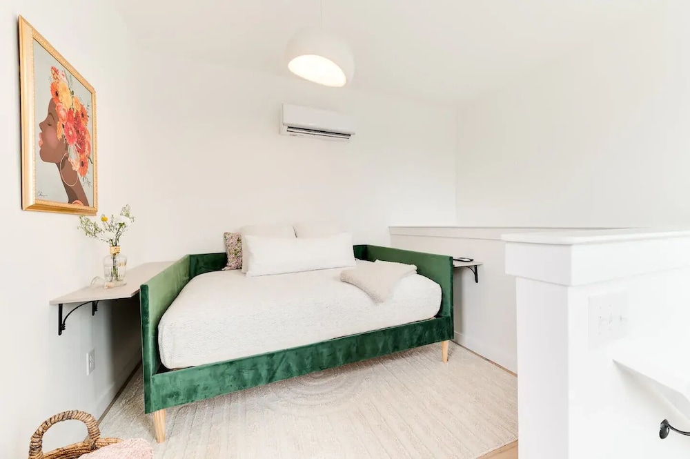 Plaza Penthouse w/Rooftop Terrace - a 5 min. walk to the historic Plaza ...