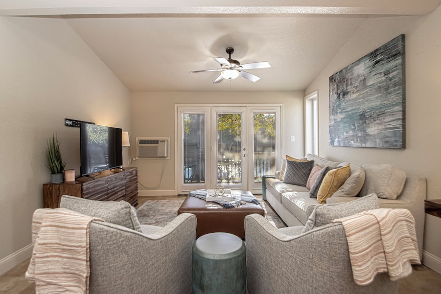 Loungin On The Lake\nquiet Spot To Relax And Enjoy Lake Views! - Mid-America Science Museum