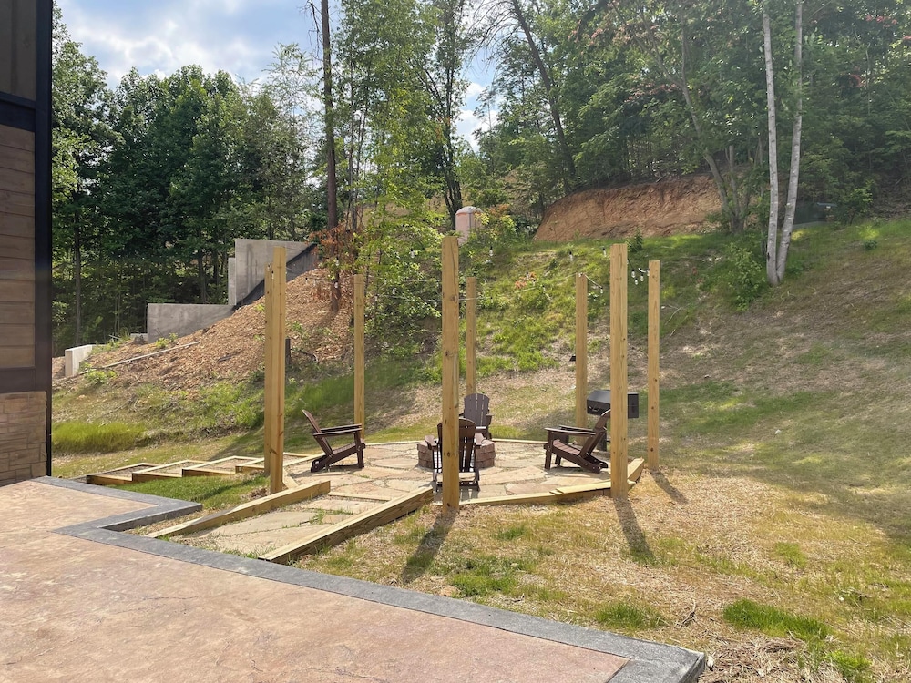 Bear Elegance By Smoky Cove Resort - Townsend, TN