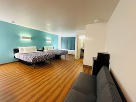 Quarto Duplo Deluxe | 1 quarto, Wi-fi grátis, roupa de cama fornecida