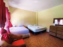 Quarto Duplo Familiar, 1 quarto, vista para a piscina | Roupa de alta qualidade, roupa de cama fornecida 