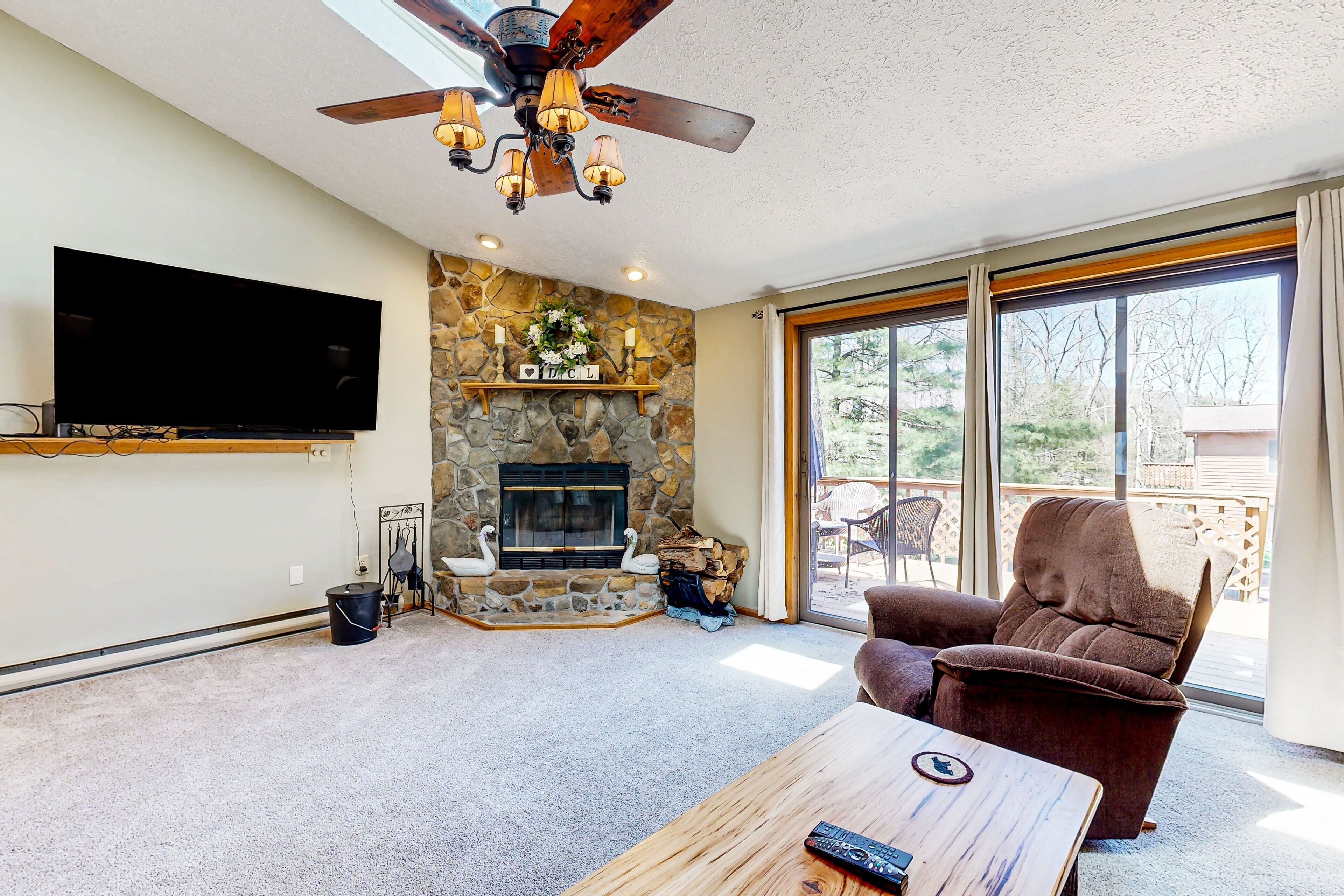 Dog-friendly Townhouse With Wood-burning Fireplace, Balcony & Washer/dryer - Deep Creek Lake, MD