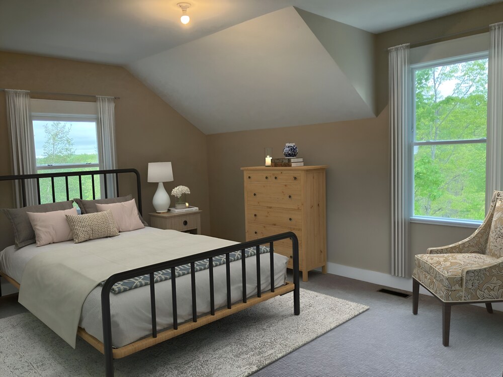 Close to TIEC, Columbus, Tryon, Landum, Lake Lure & Chimney Rock.. Very ...