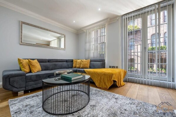 Casa de Férias Comfort, 2 quartos | Sala de estar | Smart TV 