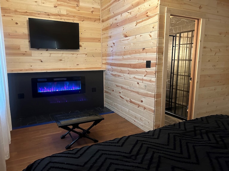 Cozy Suite With Modern Amenities Located At The Black Pearl Of Paradise - Tahquamenon Falls State Park, Paradise