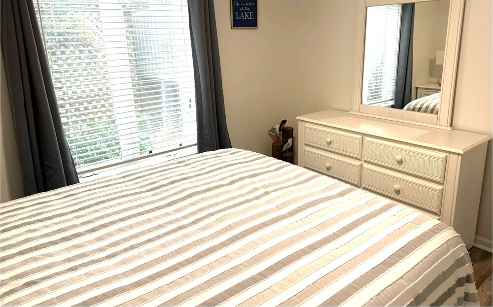 Lakeview Oasis - Campbell County | Vrbo