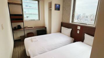 Quarto Duplo ou Twin Empresarial, 2 camas individuais, casa de banho privativa, na torre | Secretária, secretária adequada para computadores portáteis