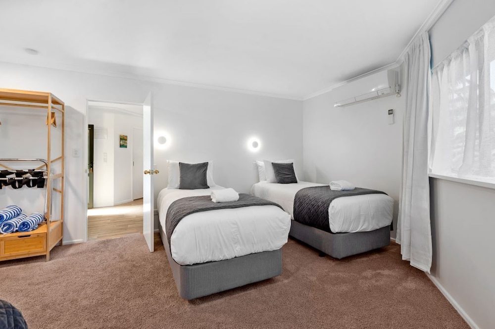 Base: 2 Extra: $20<br>53 Acacia Heights Drive - Taupō