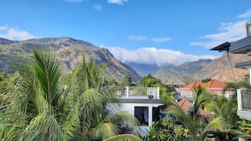 Quarto casal conforto, sacada, vista para a montanha | Terraço/pátio