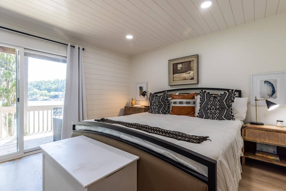Waterfront Home | Private Dock | Dog Friendly | Canoe | Kayaks | Swim -Tennis - Golf - Canton, GA