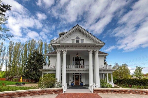 The Gibson Mansion - Montana