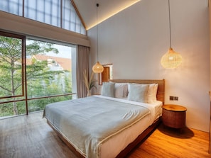 Cofre no quarto, com decoração personalizada 