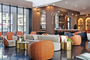 Este bar no lobby do hotel 