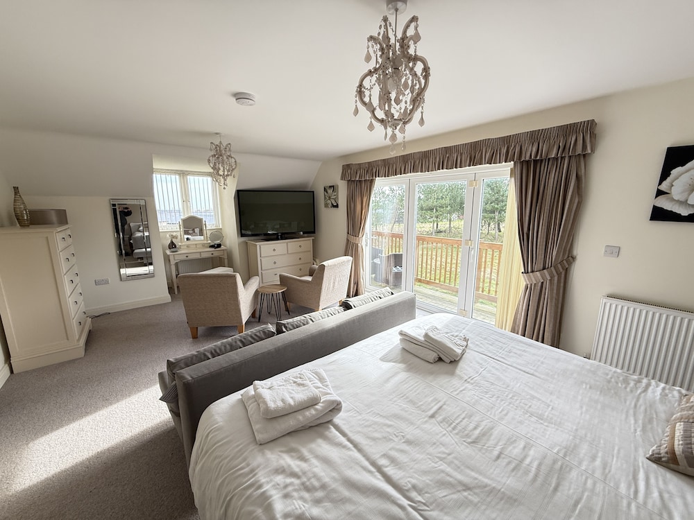 Coastal Cottage - Balcony Sleeping 10 In 4 Bedrooms - Refurbished - Filey