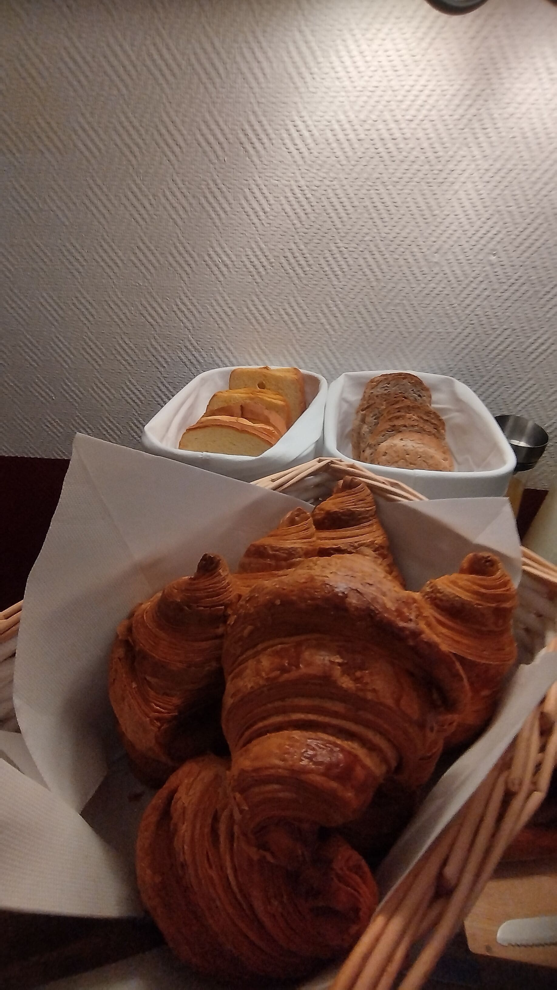 Pequeno-almoço tipo buffet diário mediante uma taxa 