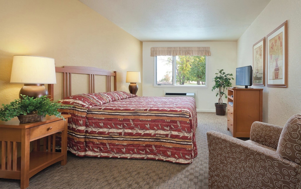 Scenic Lakeside Escape Studio @ Grand Lake Resort - Monkey Island | Vrbo