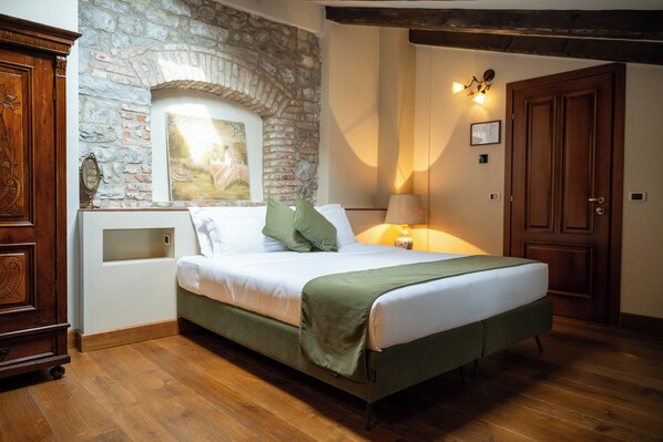 Quarto Deluxe, vista para o rio | 1 quarto, cofre no quarto, com decoração personalizada 