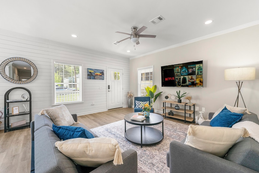 Stylish & Cozy New Bungalow - 10min To Midtown! - Atlanta, GA