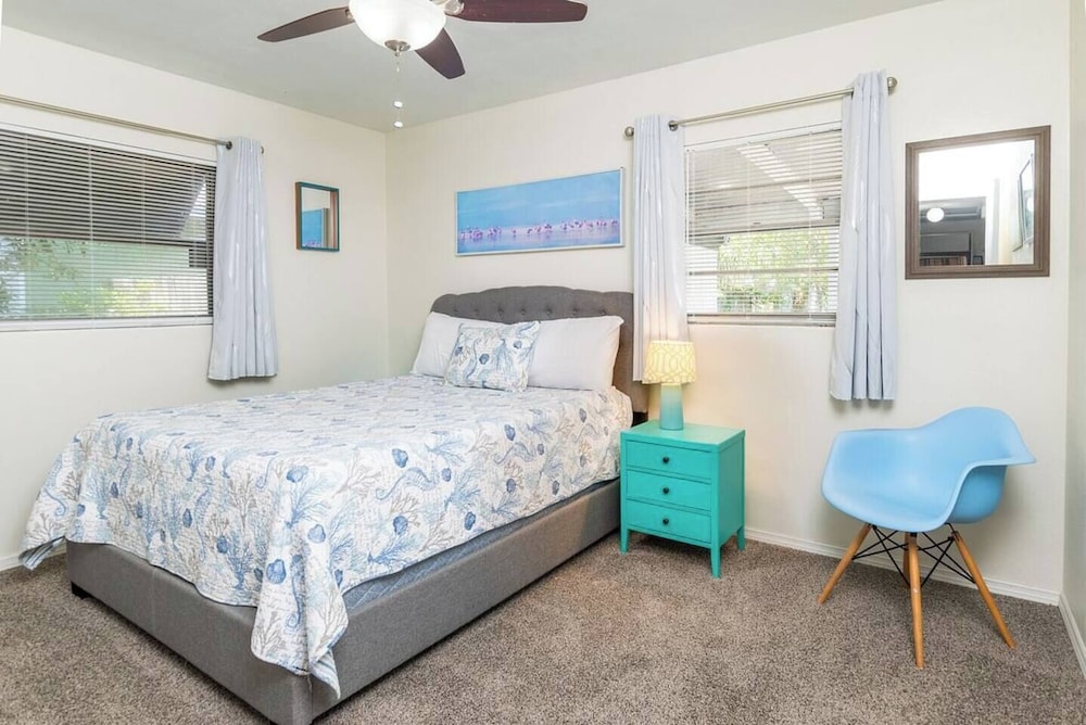 Beach And Mayo Just Minutes Away | Jax Beach Cottage - Jacksonville Beach, FL