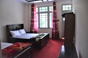 Quartos à prova de som, ferros/tábuas de passar roupa, Wi-Fi de cortesia