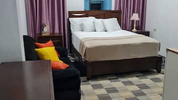 Quarto Individual de Luxo | Roupa de alta qualidade, camas de colchão pillowtop, cofre no quarto