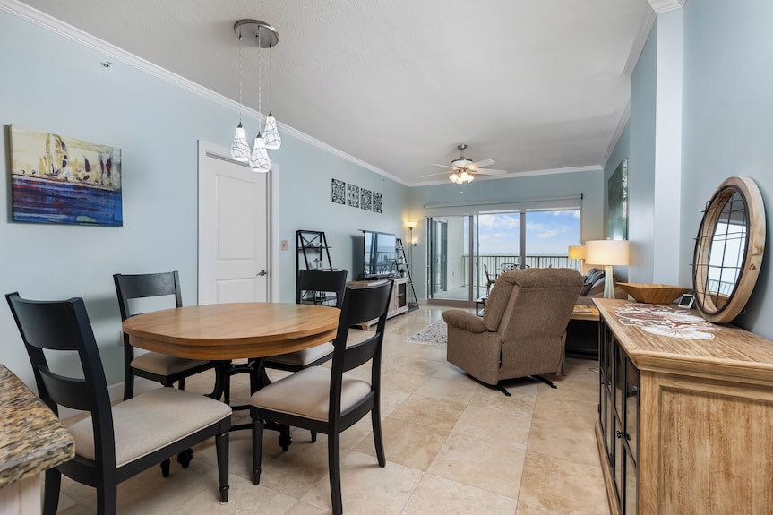 Sunset Spectacular! Beach Getaway Steps From The Sand! Snowbirds Haven! - Biloxi, MS