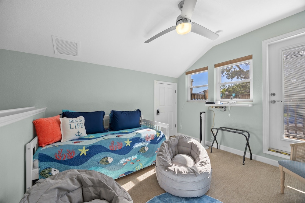 Beach Duplex-sleeps 16, Pet Friendly, Min To Beach - Cocoa Beach, FL