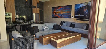 Smart TV, Netflix, filmes pagos, serviços de streaming 