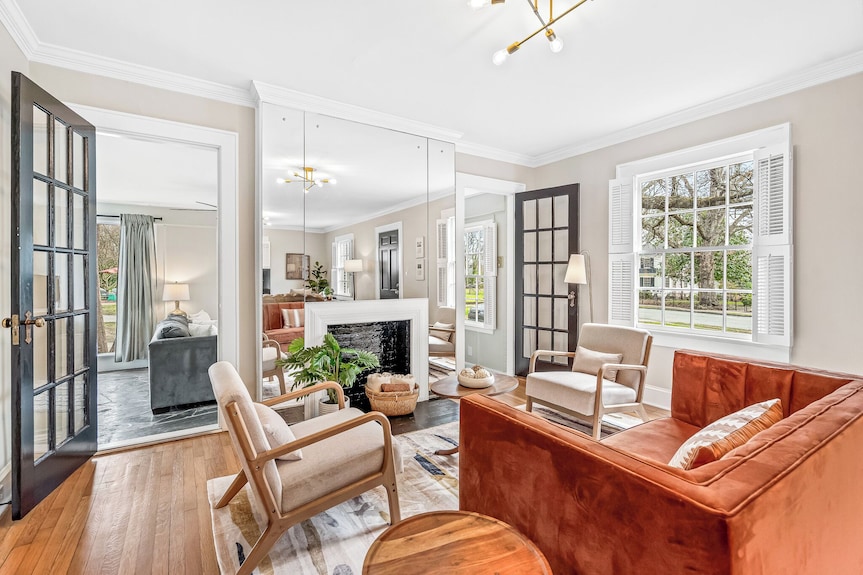 Relax In Historic Downtown Burlington | The Fogleman House | Minutes From Elon - Burlington