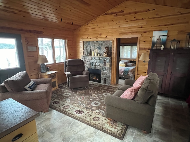 Charming Lake Cabin - Minnesota
