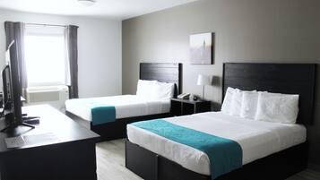 Quarto Standard, 2 camas queen-size | Secretária adequada para computadores portáteis, ferro/tábua de engomar