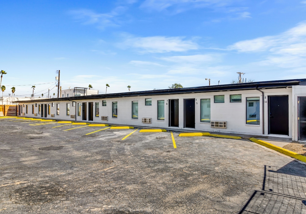 Studios On Fourth - McAllen