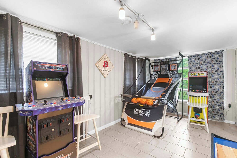 Arcade | Games, Long Stays & Large Groups Welcomed! - Center Point | Vrbo