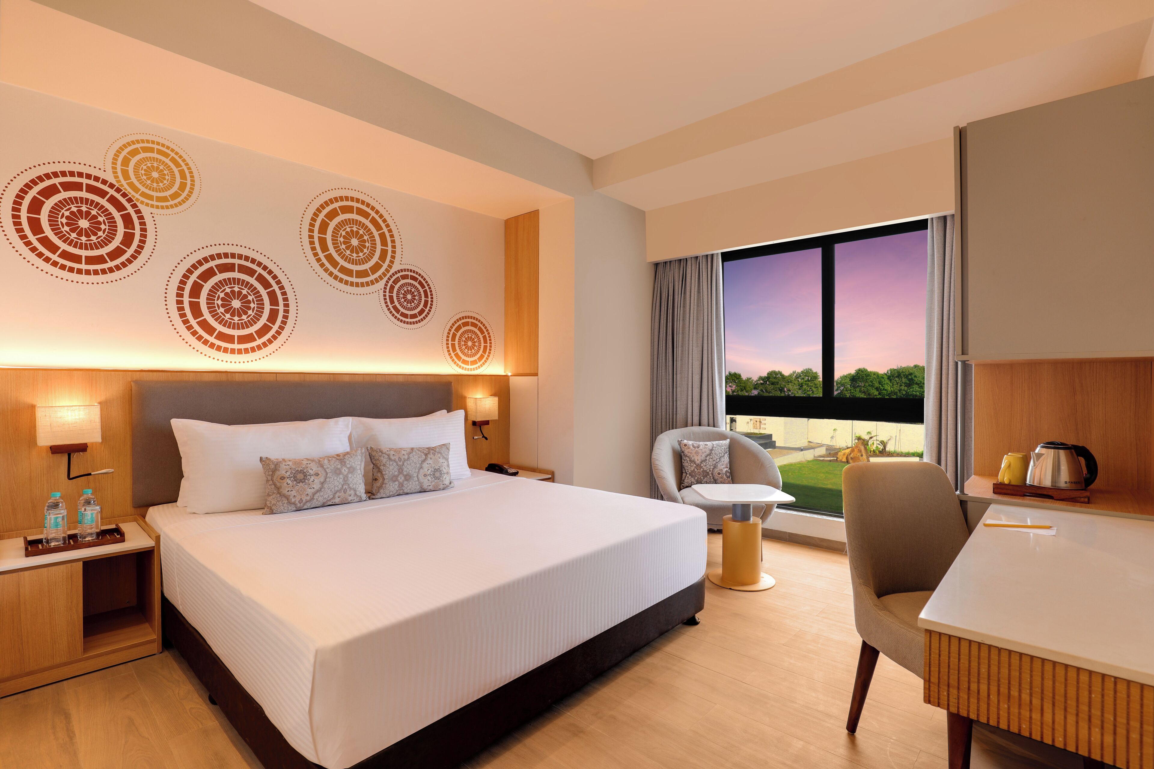 Quarto Superior | Roupa de alta qualidade, cofre no quarto, secretária 