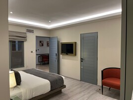 Quarto Duplo | Cofre no quarto, com mobília individualizada, secretária 