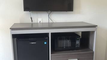 Quarto solteiro luxo, 1 cama King, banheiro privativo | Parte interna