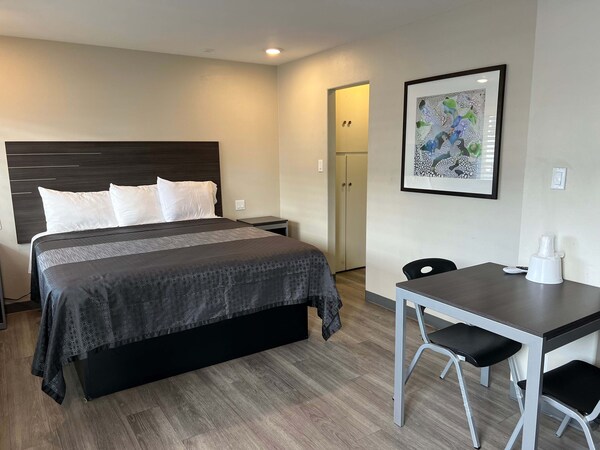 Cloud 9 Inn - El Cielo Inn - Pico Rivera, CA