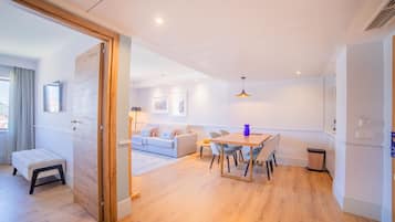 Escrivaninha, espaço de trabalho para notebook, Wi-Fi de cortesia