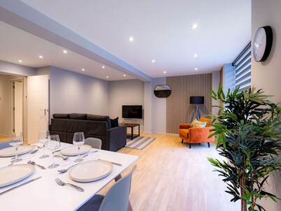 Victoria Park Vista Two-bedroom by Sojo Stay