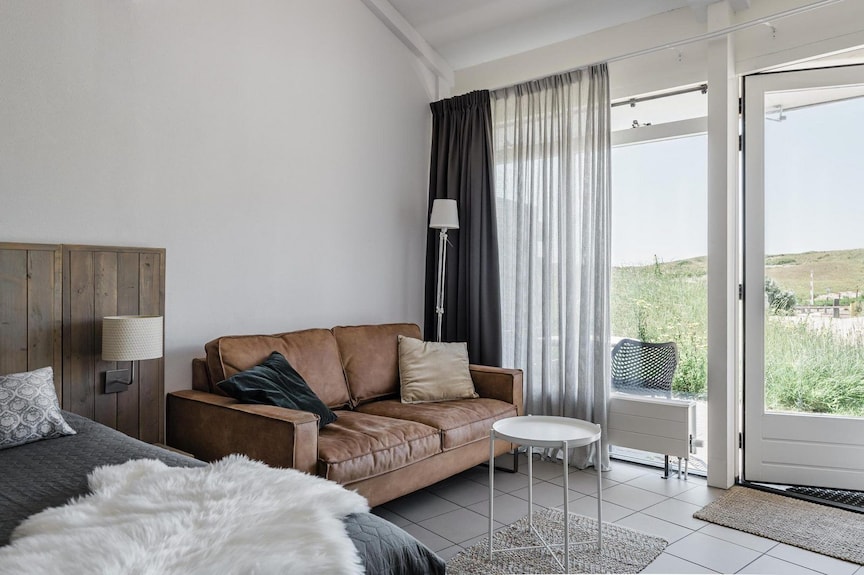 Grenzend Aan De Strandopgang - Groote Keeten