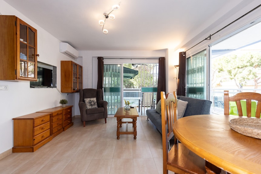 Cosy Apartment Near Beach · Aircon · Uhc La Cumbre 055 - 레우스