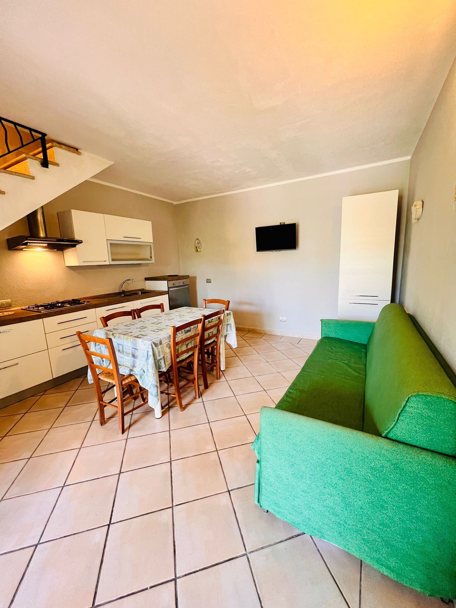 Apartamento | Área de estar | TV de tela plana 22 polegadas com canais a cabo