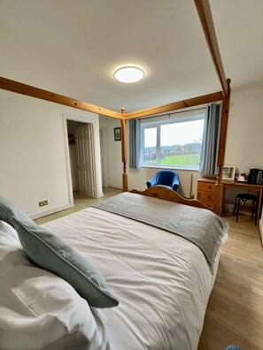 Quarto Duplo Deluxe, casa de banho anexa, vista para o jardim (2) | Camas de colchão viscoelástico, Wi-fi grátis 