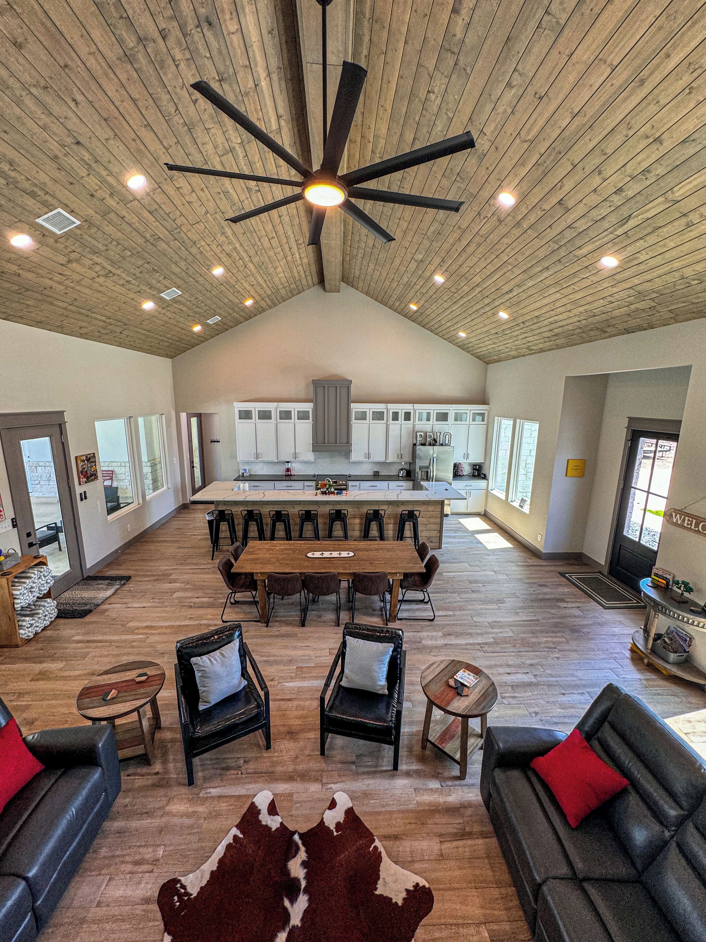 Pool Spa Frio River Golf Sleeps 30 - Concan, TX