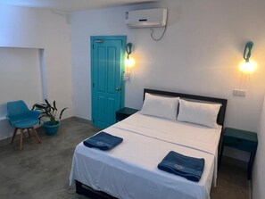 Quarto casal superior | Escrivaninha