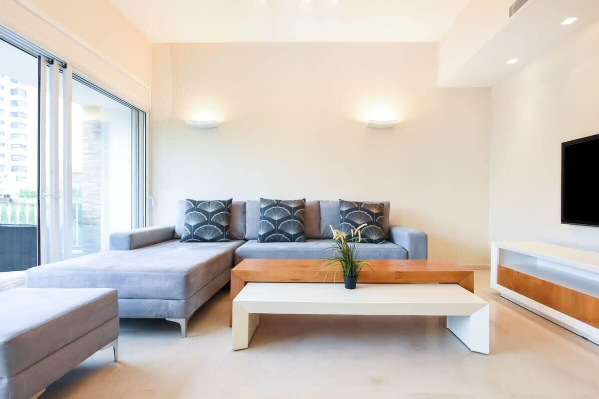 Cozy 2br With Balcony In Ben Gurion By Holyguest - Tel Aviv