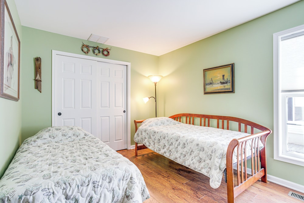 Near Beaches & Shops: Canal-front Selbyville Home - Fenwick Island, DE