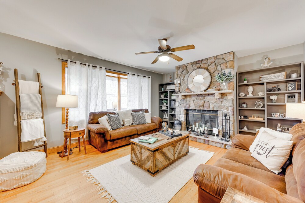 Pet-friendly Pocono Lake Home W/ Private Hot Tub! - Pennsylvania